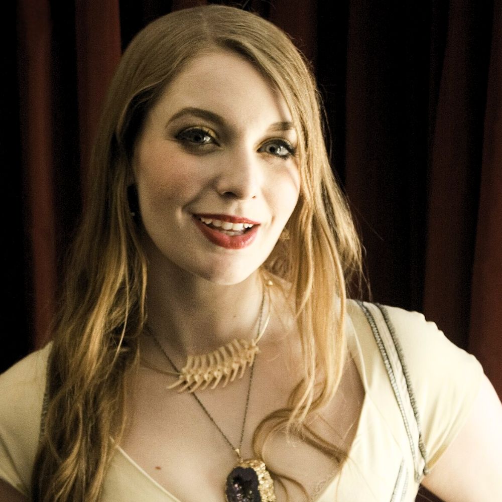 Ela Darling - Biography | Family, Caste/Jati, Nationality, Education ...